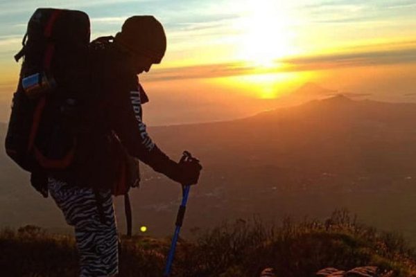 INCREIBLE AMANECER EN EL MONTE KLABAT - Indonesia Turismo